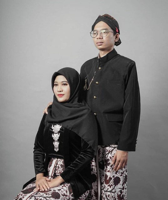 √ 27 Gaya Foto Studio Paling Kreatif yang Keren dan Kekinian Terbaru ...
