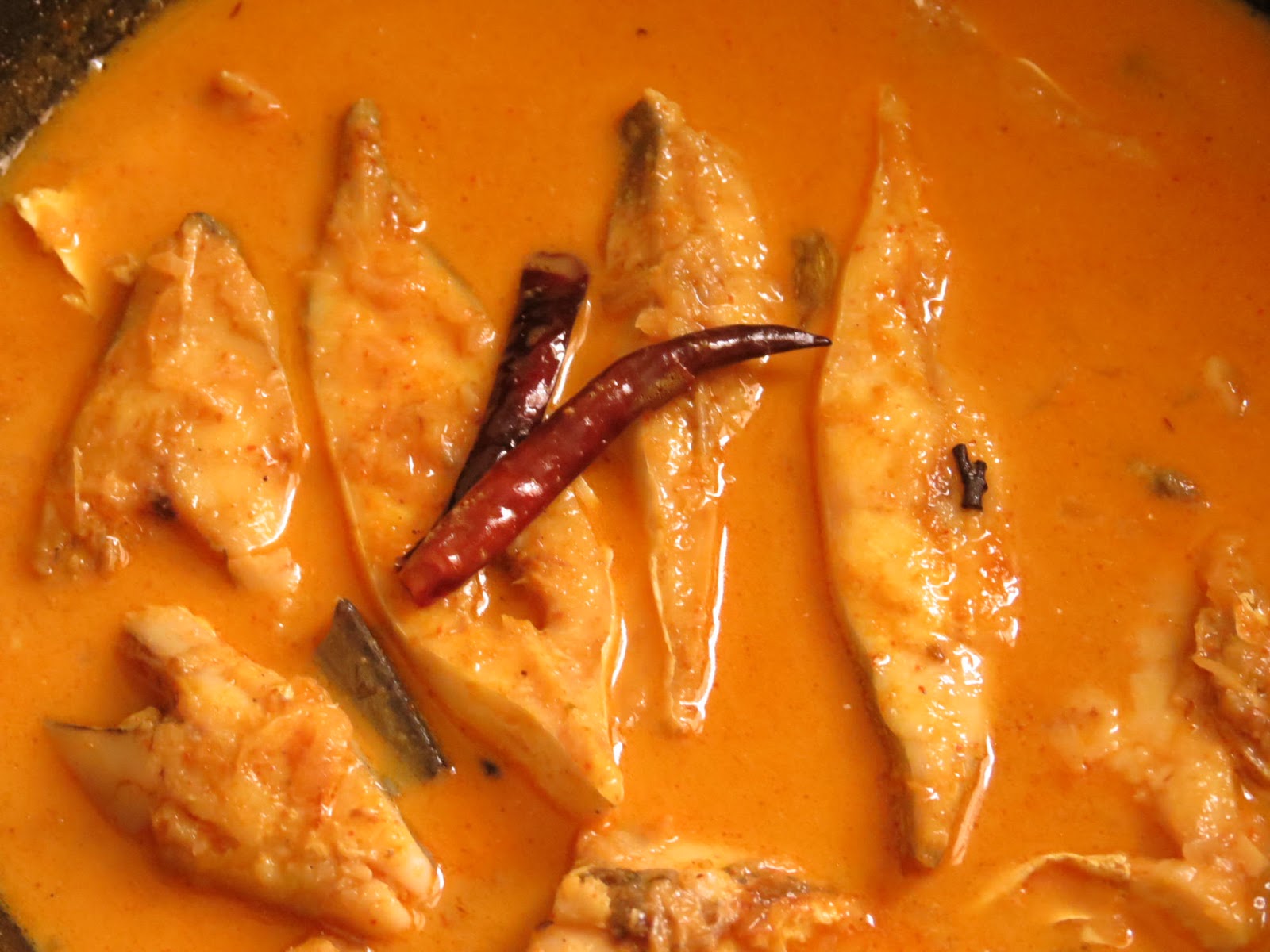 mittu cooking love: Pomfret Malai Curry (fish cooked in coconut gravy ...
