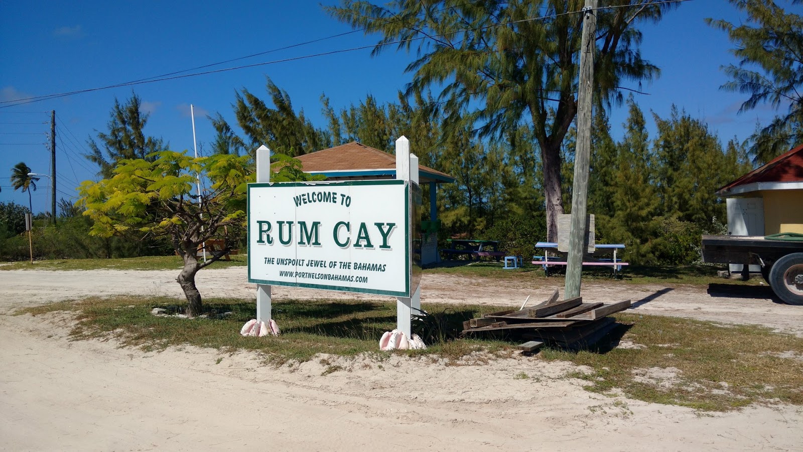McCraw Sails: Rum Cay, Bahamas