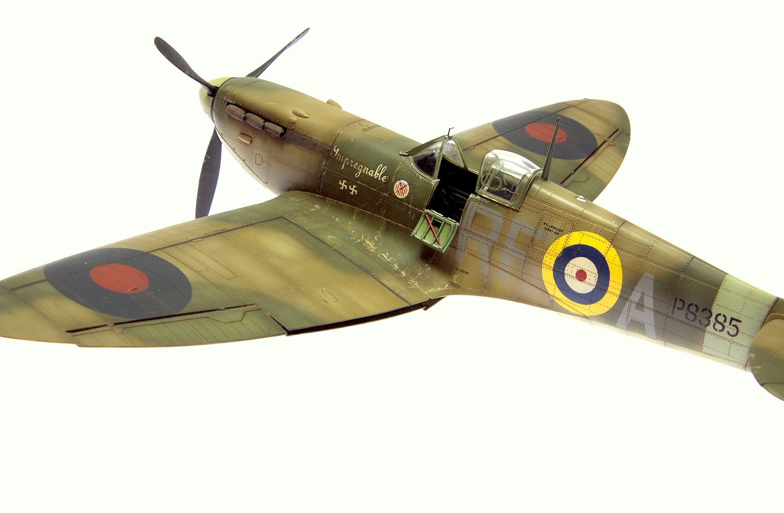 MODEL SECTOR: SUPERMARINE SPITFIRE MK. IIb, Revell 1:32