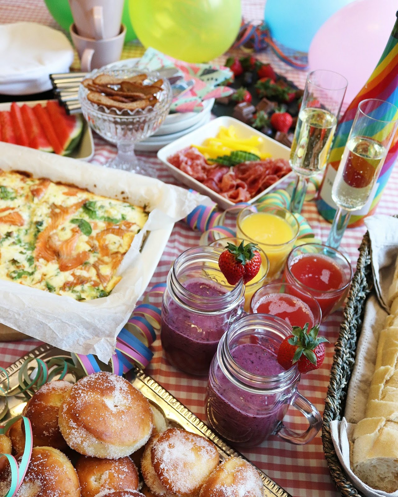 Paperivuoka: Vappubrunssi & Kylmäsavulohi-perunatortilla