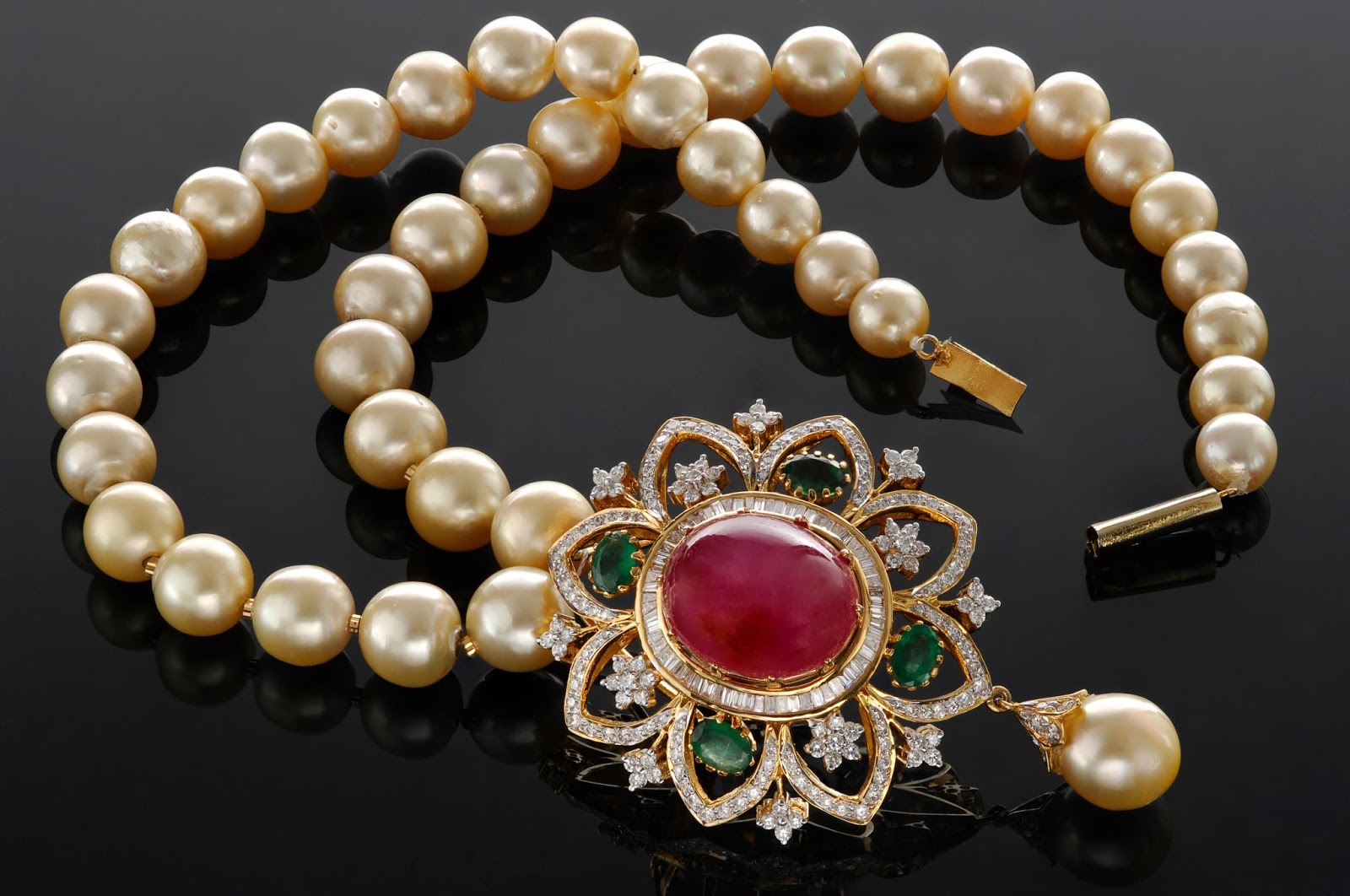 Pearls Necklace With Diamond Pendant Indian Jewellery Designs pearls-necklace-with-diamond-pendant-indian-jewellery-designs