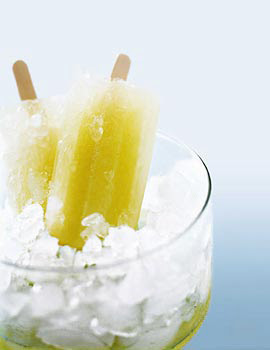 25 Popsicle Recipes // Cool off with a frozen treat! - The Cottage Market