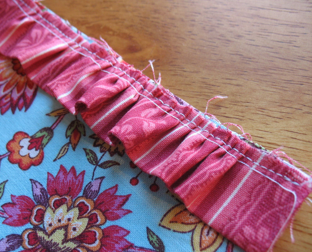 Aux Belles Choses: Ruffle Tissue Holder Tutorial