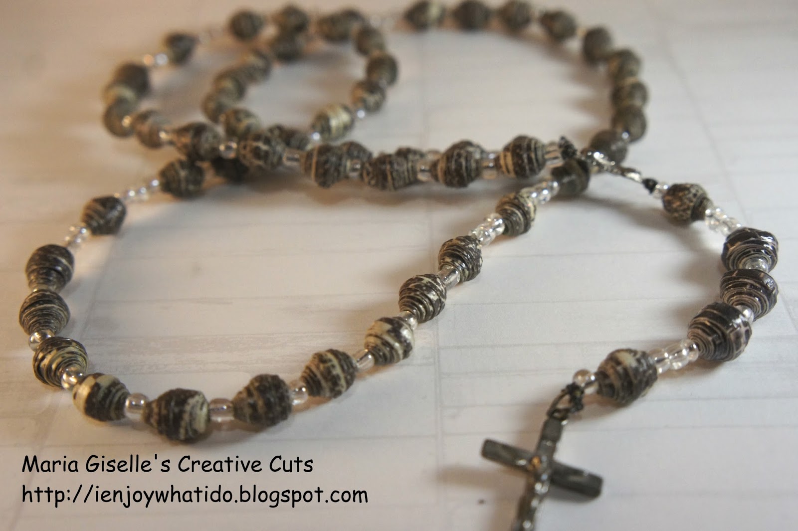 Maria Giselle's Creative Cuts: Paper Rolled Beads Rosary