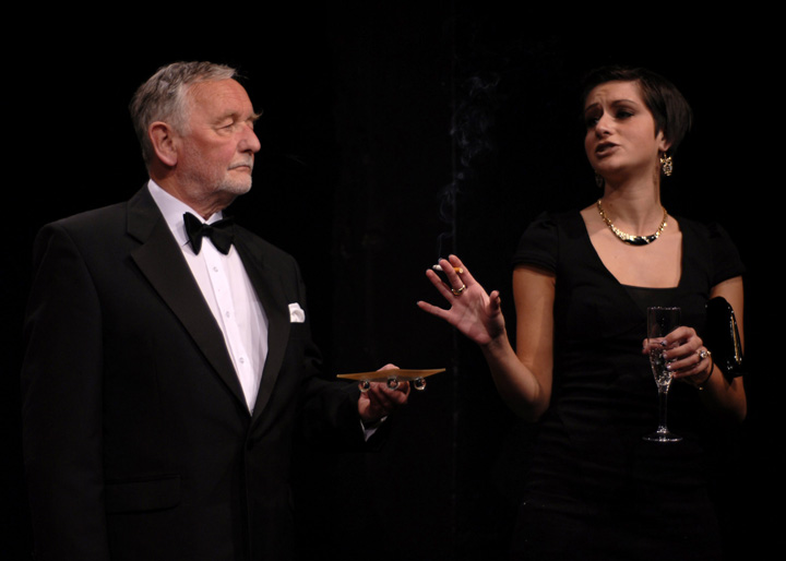 Theatre Photography, set design, graphic design and reviews: 'Dinner ...