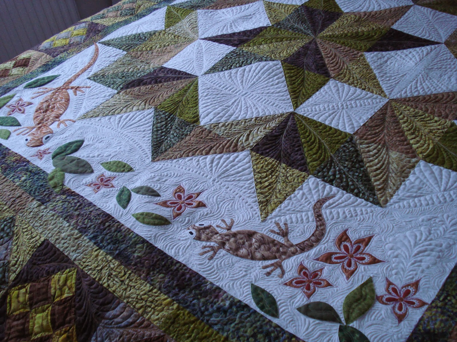 The Nifty Stitcher: Gecko Quilt