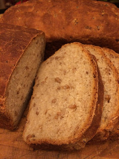 Nana's Blue and White Dishes: Honey Wheat Berry Bread