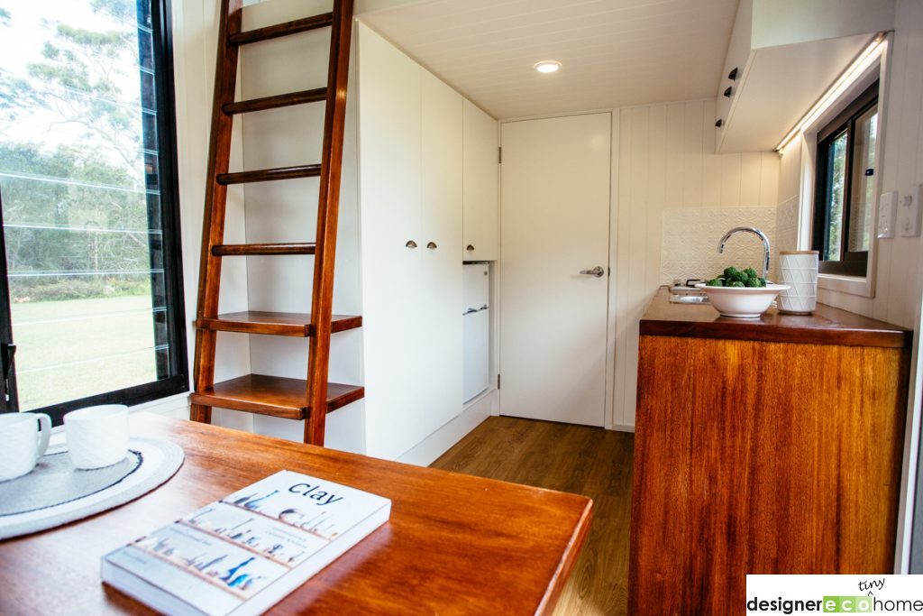 TINY HOUSE TOWN: Independent Series 4800DL Tiny Home