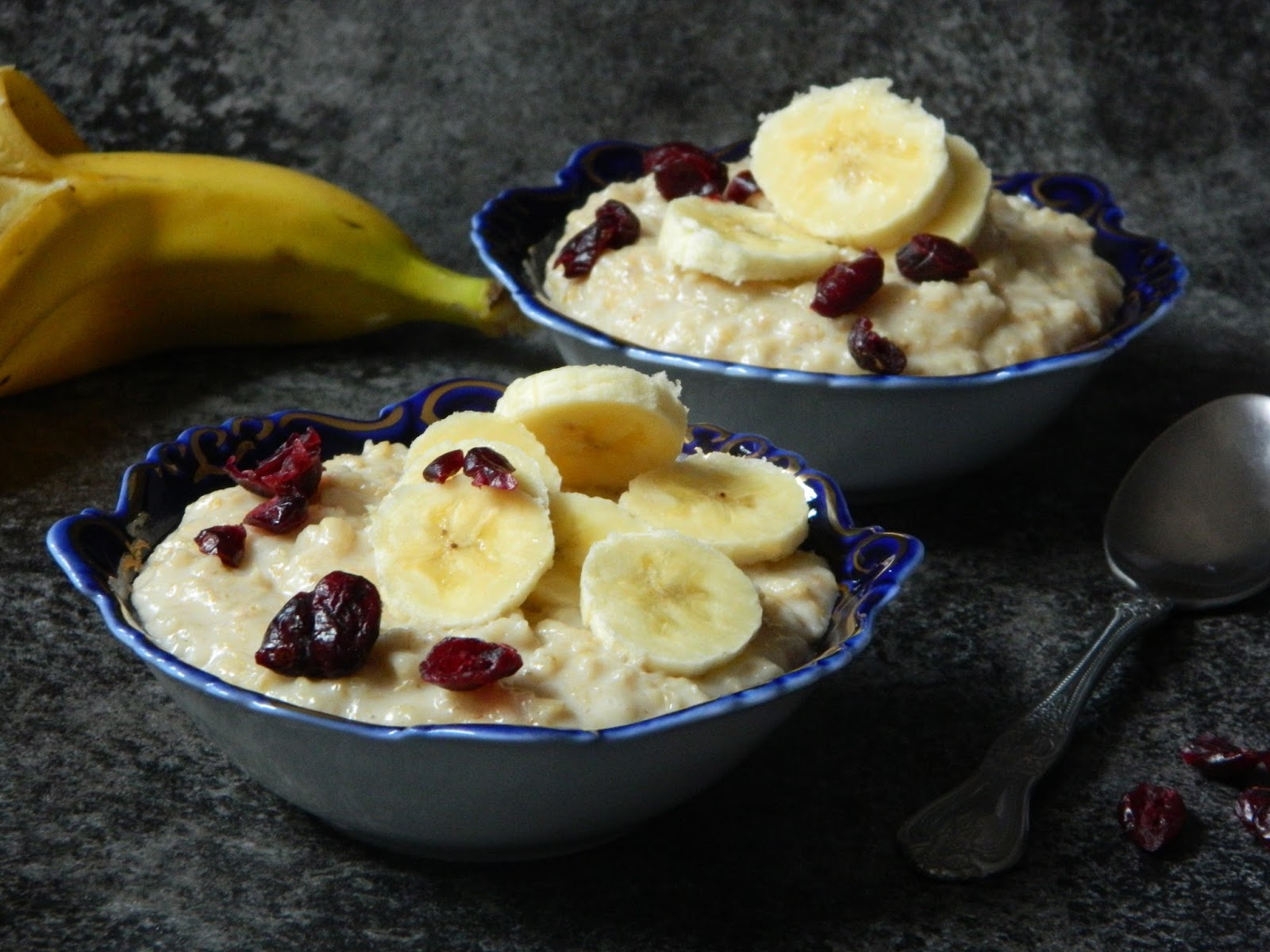 Weekend Passion: Terci de ovaz cu banane si merisoare