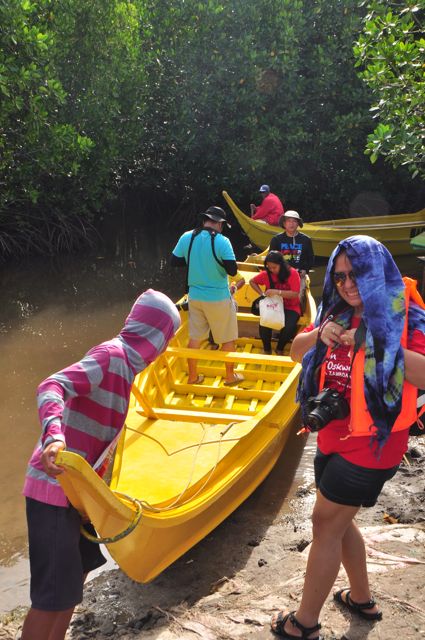 In Pinay's "Ciudad": THE ROAD TO LAYAG-LAYAG YELLOW BOAT VILLAGE @ ZC ...