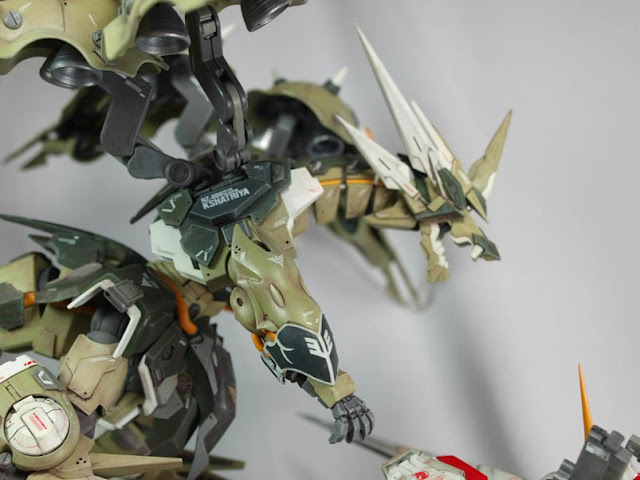 Dragon Head Kshatriya VS Unicorn Gundam Centaur custom build with Diorama