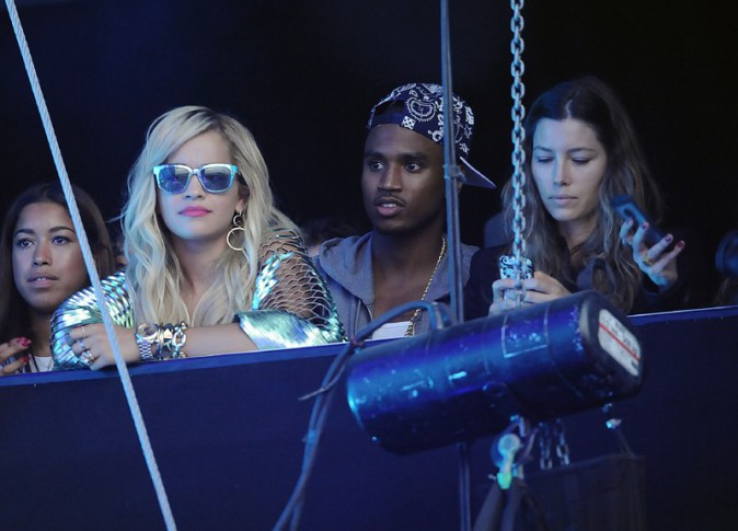 Jessica Biel plays groupies alongside Rita Ora concert Justin ...