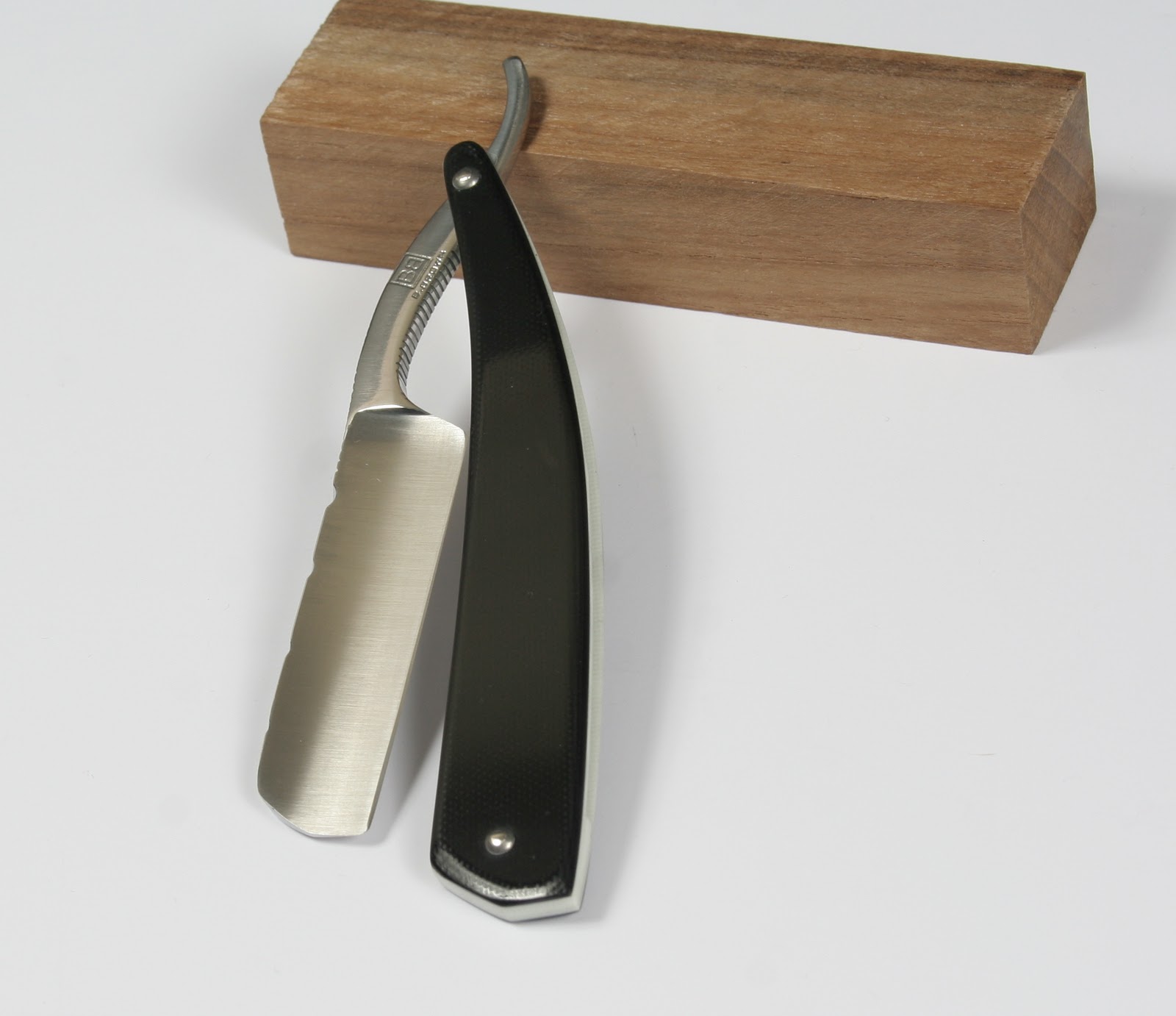 A Razors Tale: Custom Straight Razors