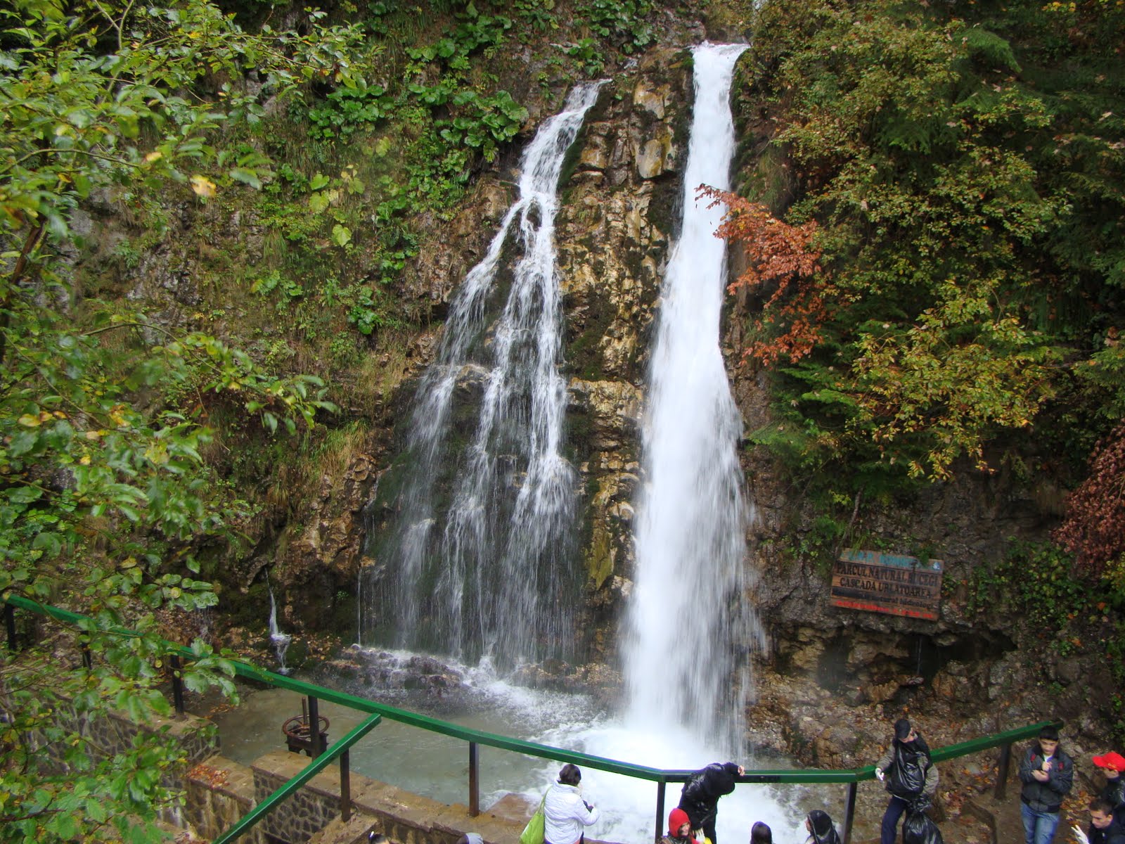Haihui prin Lume : Cascada Urlatoarea