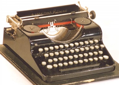 oz.Typewriter: The Olympia Model 4 Typewriter - in Green!?