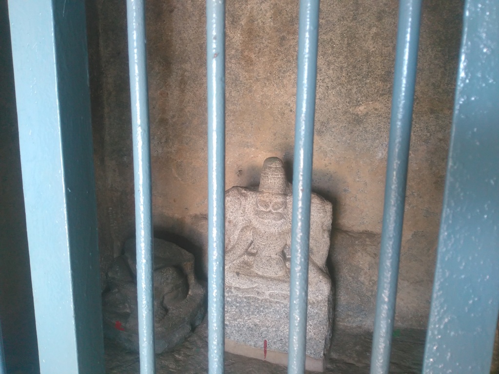 Tamilnadu Tourism: Mahendravadi Rock Cut Cave Temple, Vellore