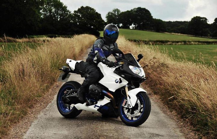 OTO HABERS: MOTOR RESİMLERİ