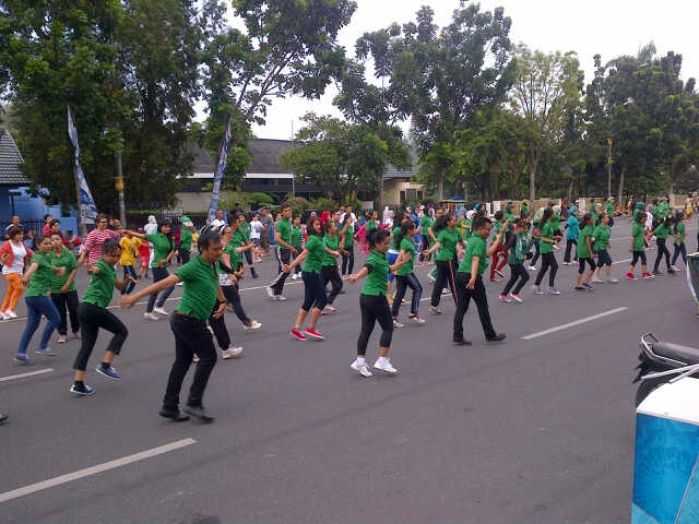 THE UNIVERSAL LINE DANCE