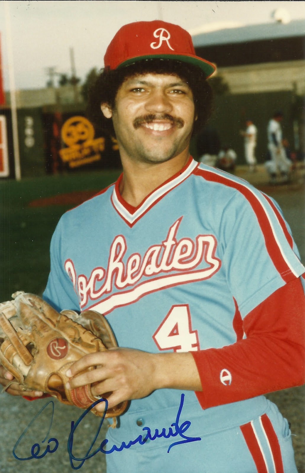 Eutaw Street Cardboard: Autographs of Abnormal Size