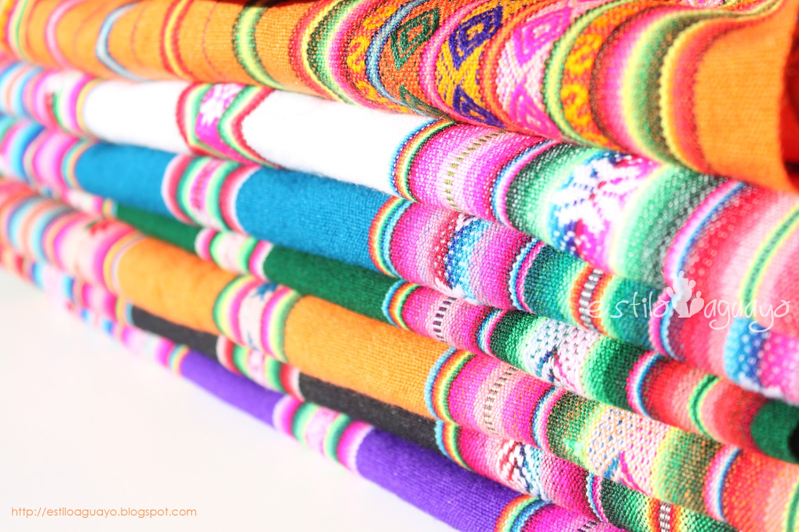 Aguayos coloridos de Septiembre / Estilo Aguayo