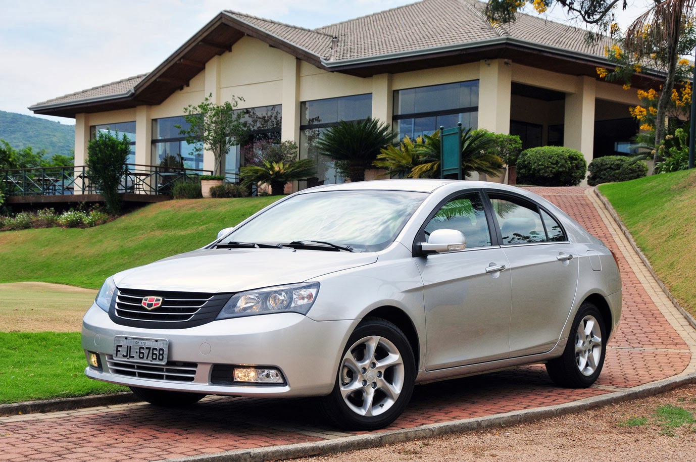 Geely EC7 é lançado, mas vendas só começam em março com preço por volta ...