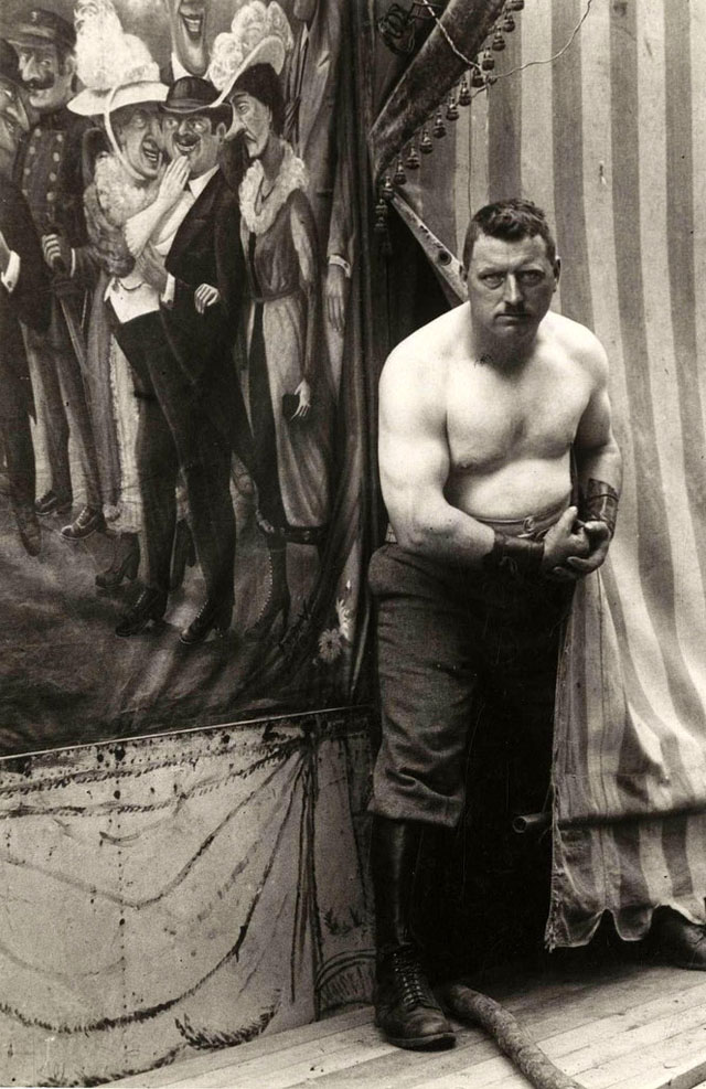 24 Cozy Snapshots of Circus Performers at the Backstage in the 1920s ...