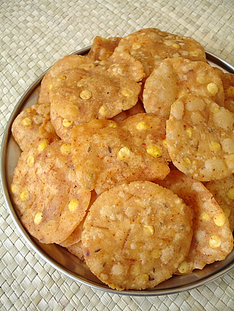 Andhraspecialrecipes: Pappu Chekkalu