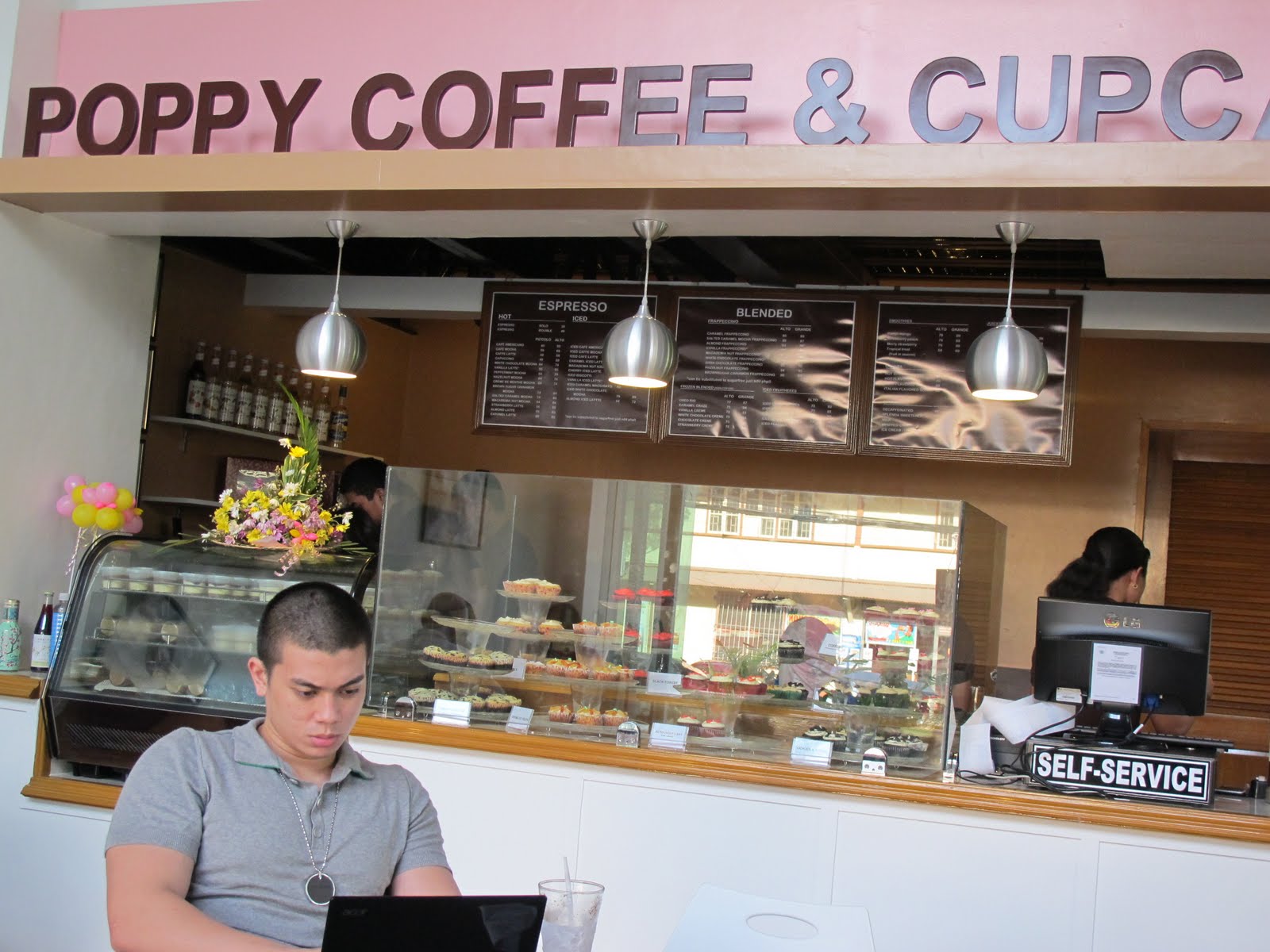 I love myself, I wanna marry me...: Poppy Coffee and Cupcakes