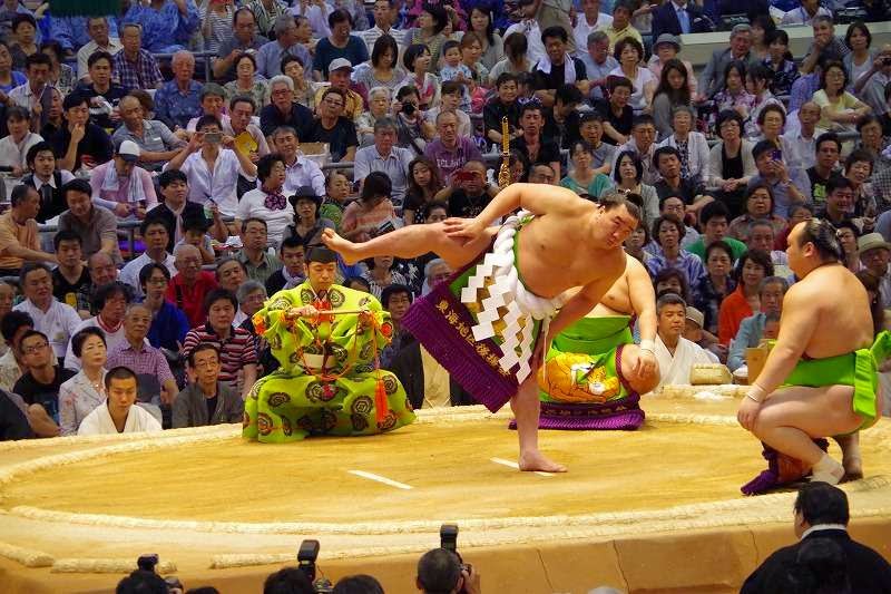 Yusuke Japan Blog: Uniform for Sumo Judge varies