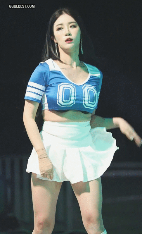 Board - 걸크러쉬(Girl Crush) (보미) 흰색 테니스치마.gif