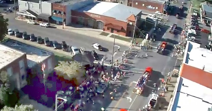 The Press Online: Homecoming parade draws 40 entries