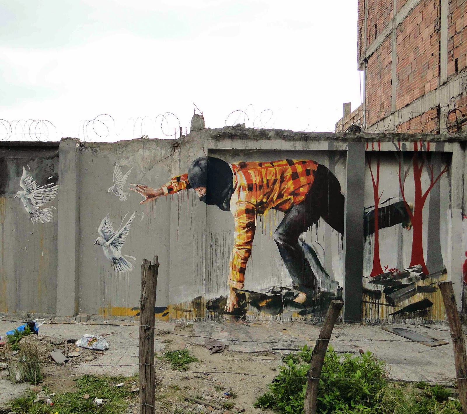 Fintan Magee “Bad Hunter” New Mural – Bogota, Colombia – StreetArtNews