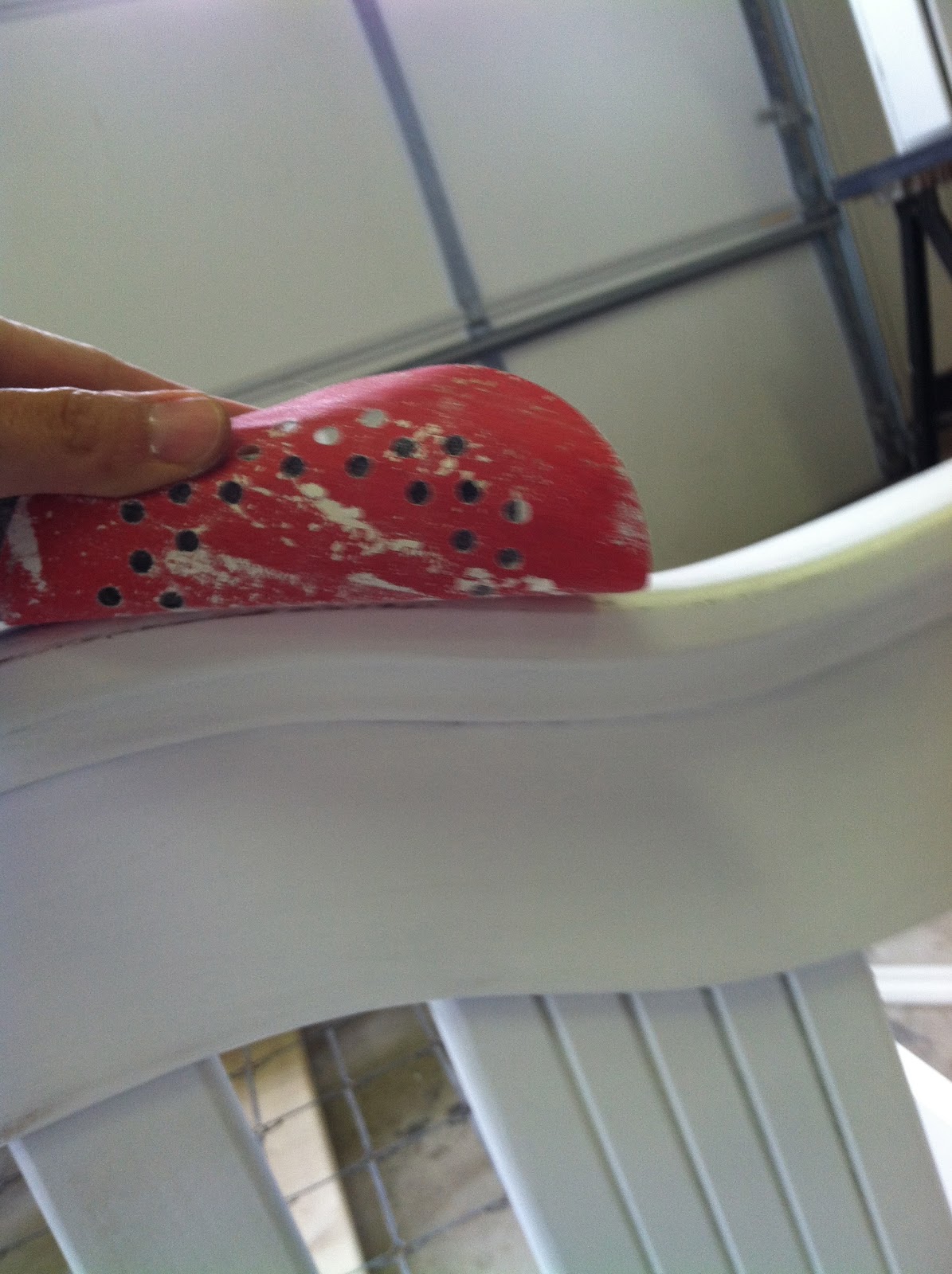 Lipstick and Sawdust: Shabby Chic Toddler Bed