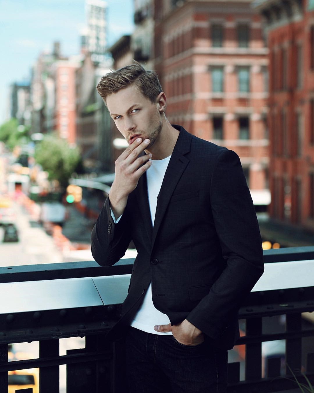 MANNEQUIN : Bill Barrett photographié par Diabe Sale. - AVANT GARDE