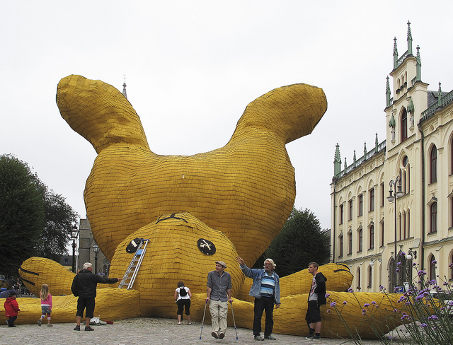 The Big Yellow Rabbit of Örebro ~ Kuriositas