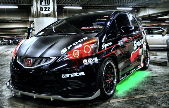 Tips memilih dan menggunakan cutting sticker mobil - OMBRO