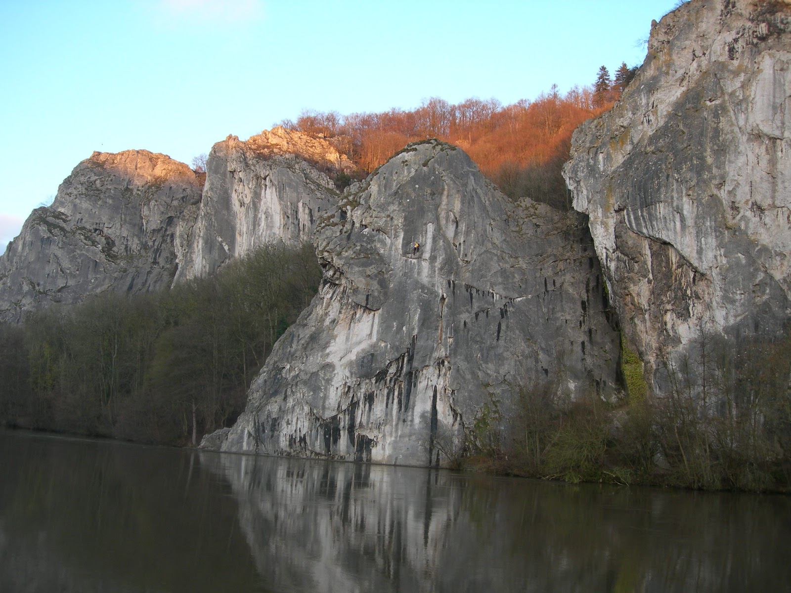 ...Grimpe Ici et Ailleurs...: Les rochers de FREYR