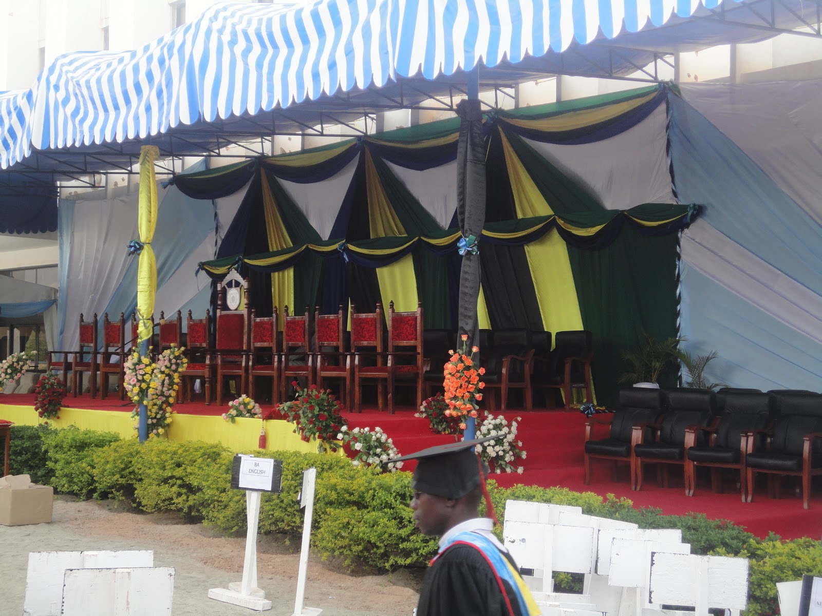 TAIYODEO: PICHA ZA MATUKIO MBALIMBALI YA GRADUATION YA UDOM NOV 21 2012