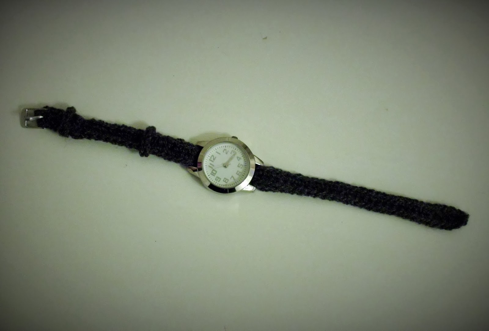 Great Balls of Wool: My easy crochet watch strap....
