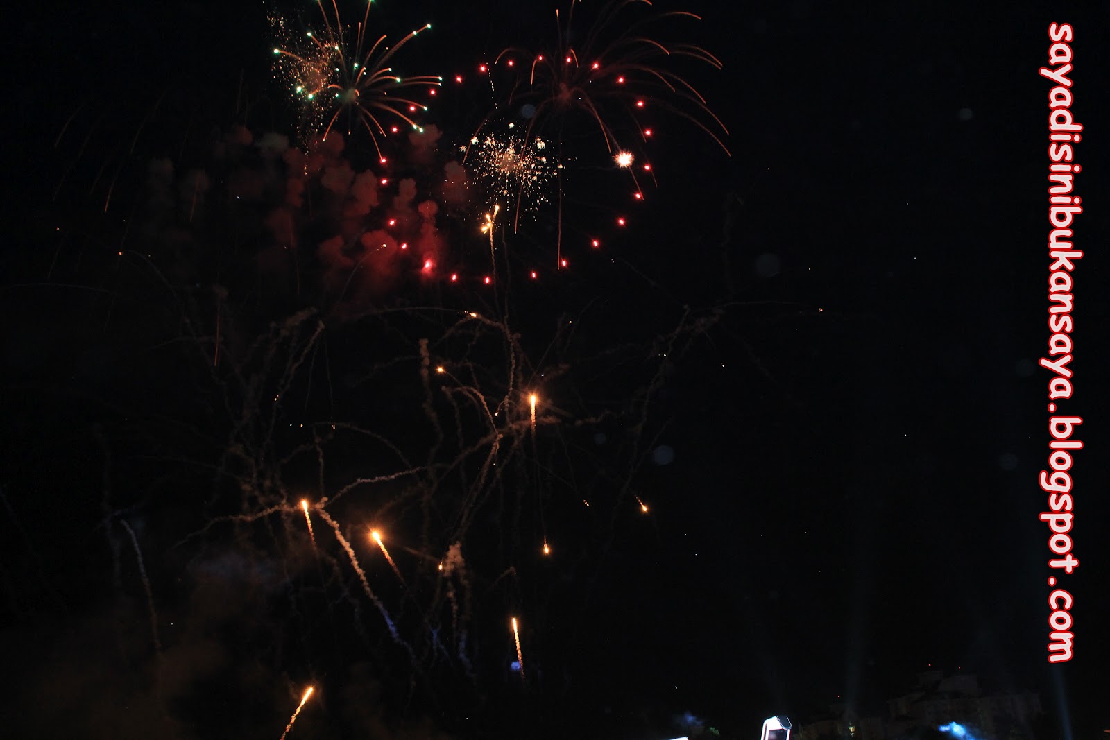 BukanSayaDisini: PERCIKAN Bunga Api @ FLORIA PUTRAJAYA 2012