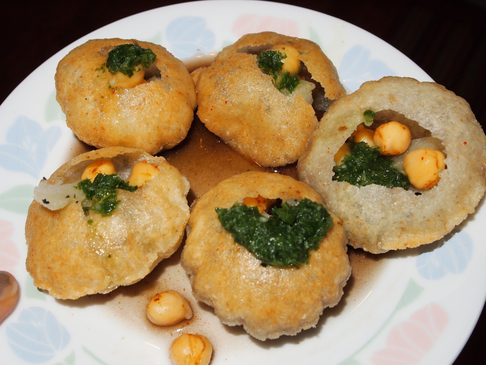Aparna's Kitchen: Paani Poori- SLURRRRP!
