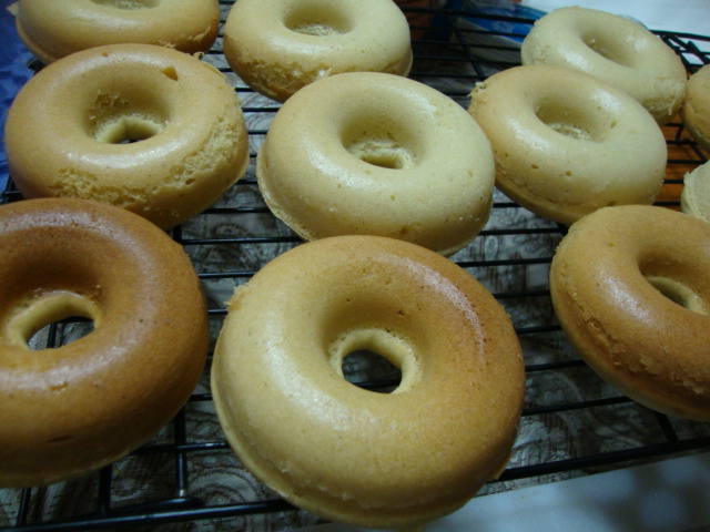 Baked Vanilla Bean & Sour Cream Donuts