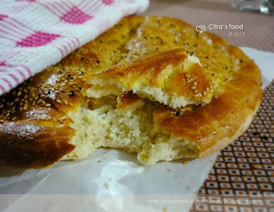 Citra's Home Diary: Peynirli Yumurtalı Pide / Turkish Pide bread with ...