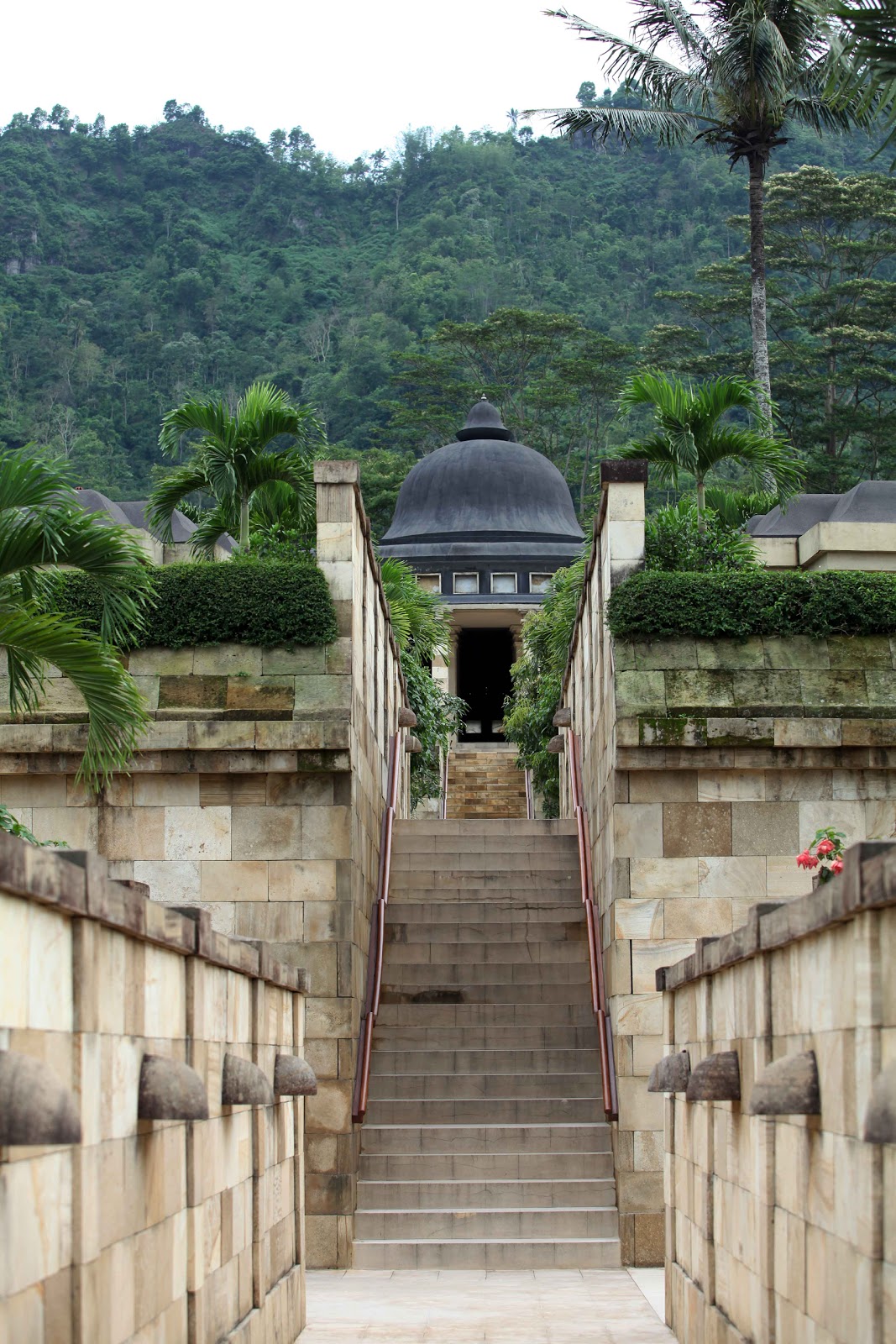 Hotel & Resort: Amanjiwo, Magelang, Jawa Tengah, Indonesia