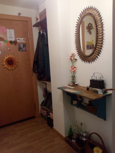 Lowcost por el DIY: Reciclar perchas para colgar láminas