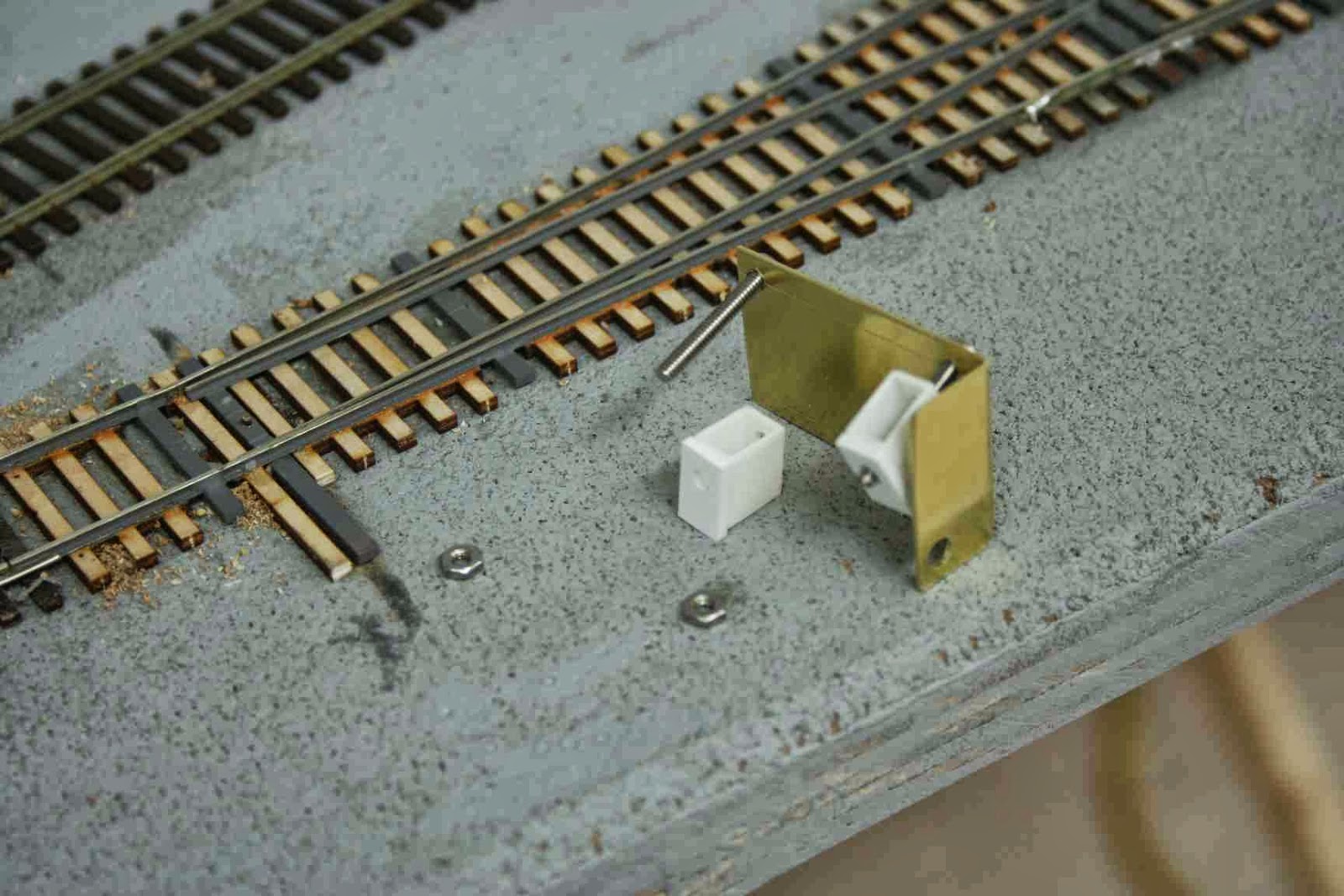 Southern Pacific Cascade Line: EUGENE MANUAL SWITCH LINKAGES INSTALLED