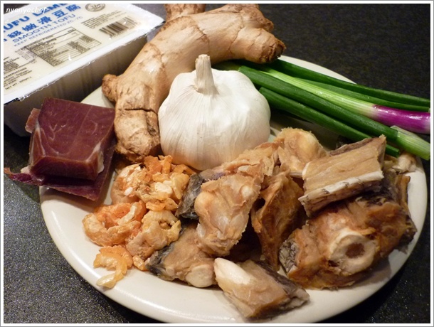 nyonyachef: Salted Fish Bone Soup (Kiam Hu Kut T'ng)