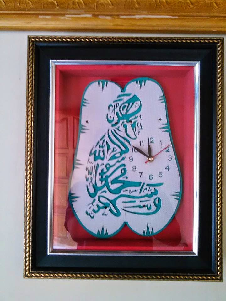 Design Jam Dinding | Seni Sandal Jepit Ukir