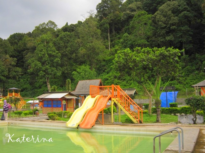 Ngebolang ke Cibolang Hot Spring Water - TᖇᗩᐯEᒪEᖇIEᑎ